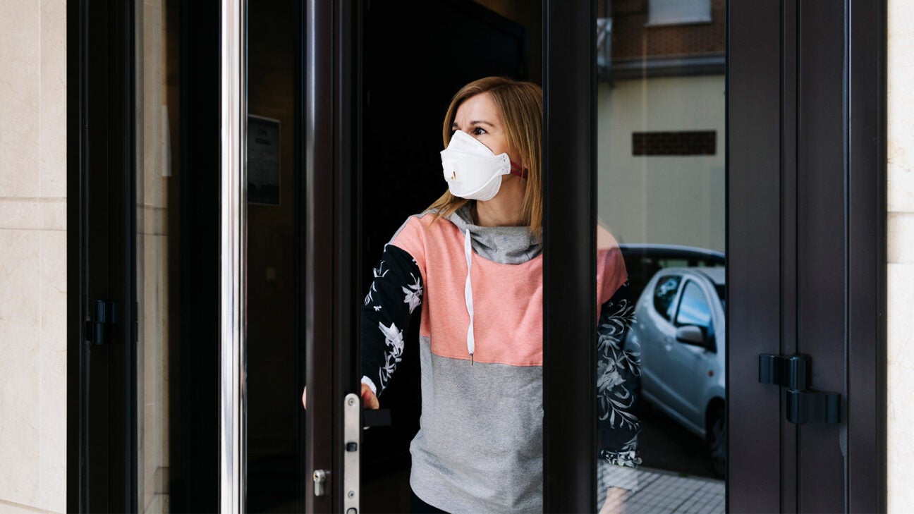 8 Ways to Protect Yourself When Someone in Your Home Has COVID-19