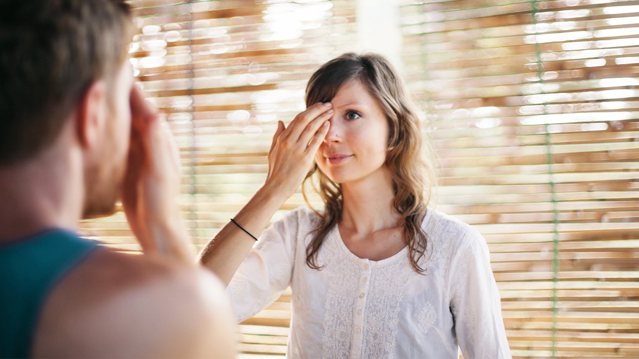 9 Pressure Points for Sinus Issues