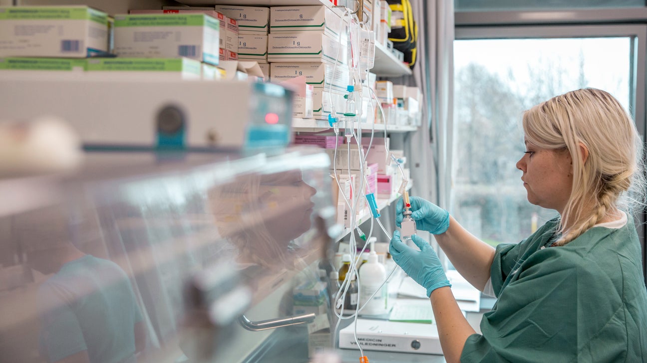 What to Know About Vinorelbine and Navelbine: Uses & Availability