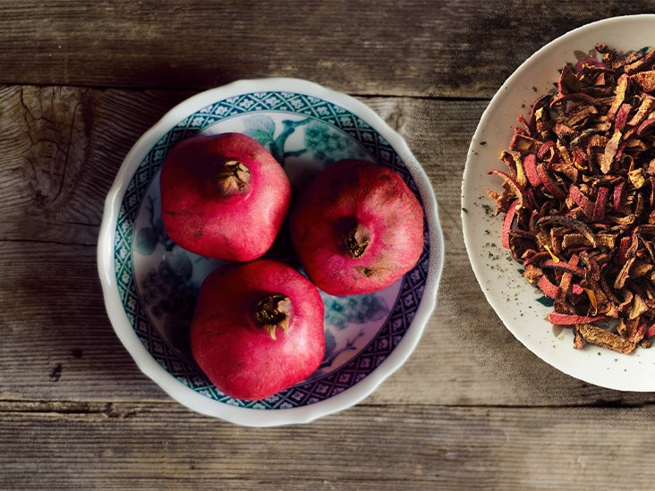 9 Science-Backed Benefits of Pomegranate Peels