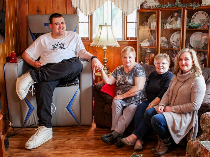 Acromegaly vs. Gigantism: Symptoms, Causes, Diagnosis, More