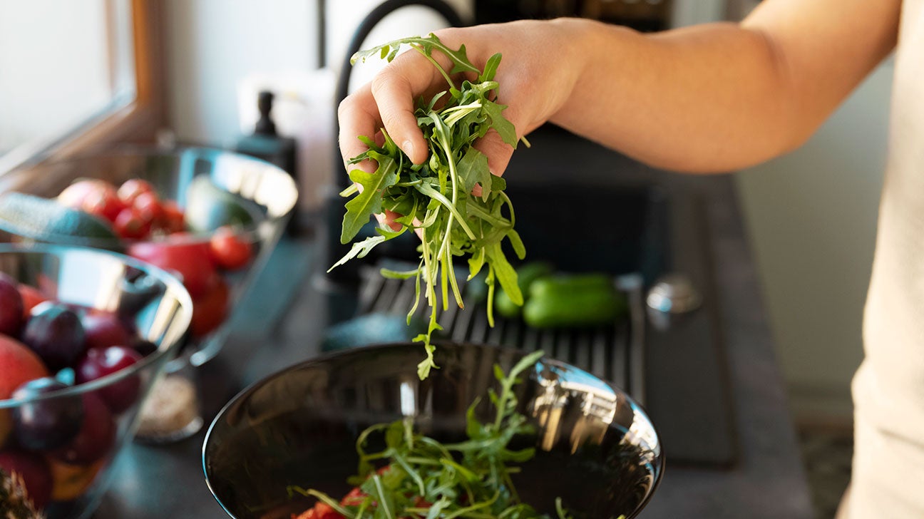 9 Top Swaps for Spinach (and How to Sub Fresh and Frozen)