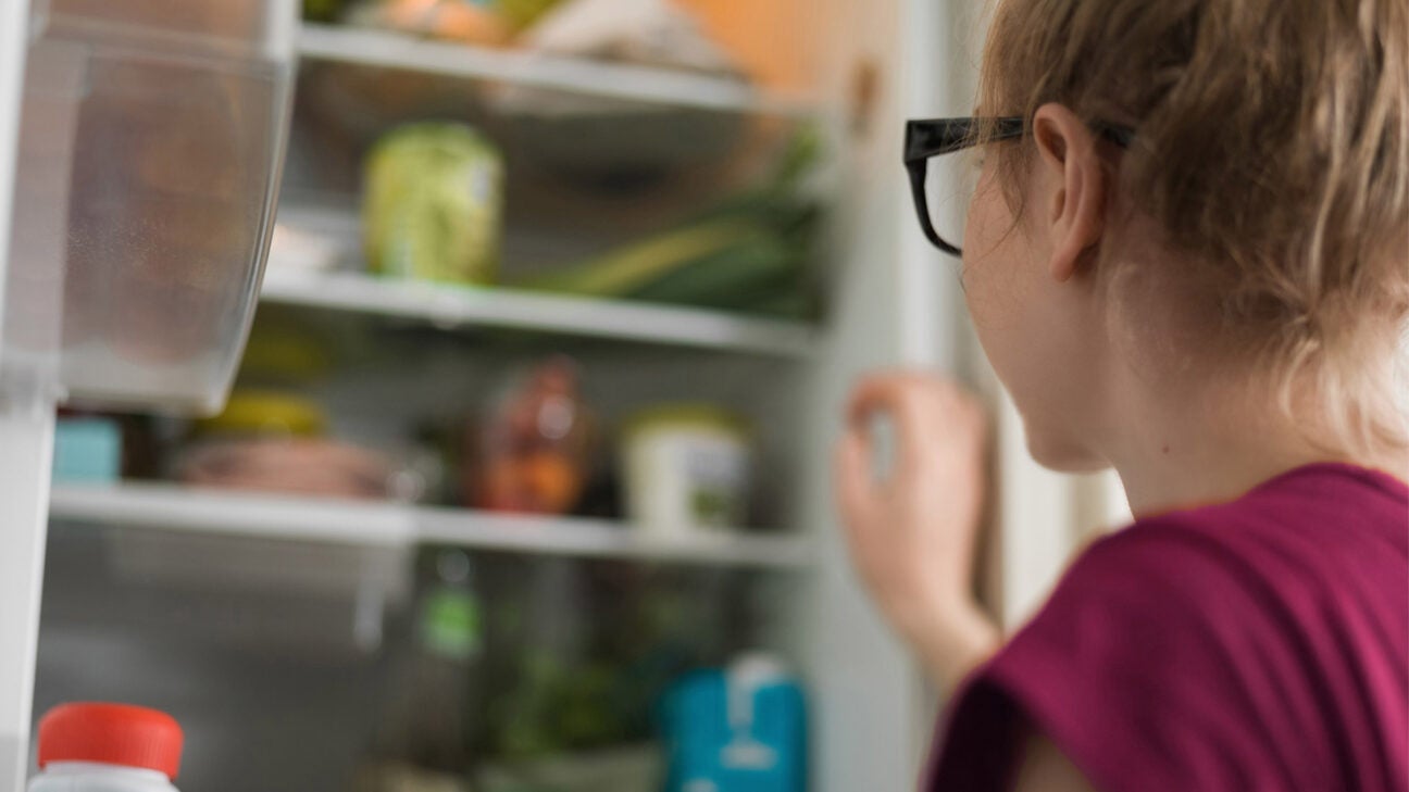 Bipolar Disorder Binge Eating: Link, Causes, Impact, Treatment