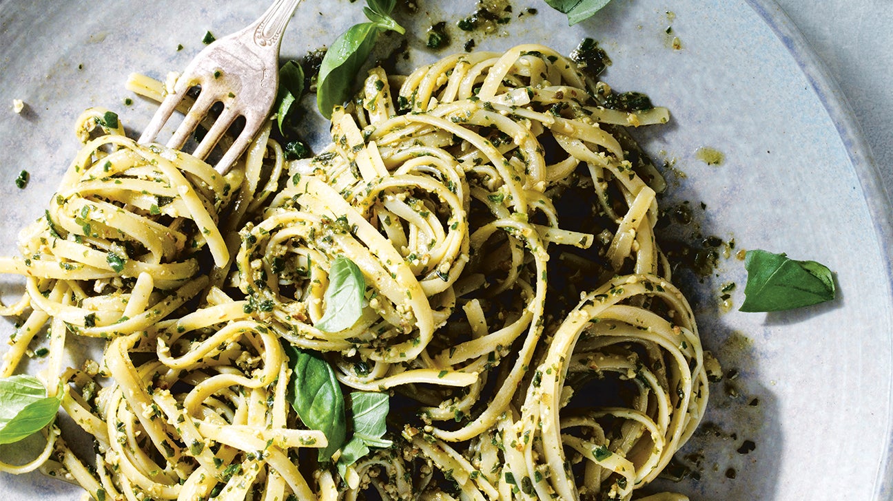 Tallarines Verdes Recipe: A Peruvian Take on Pesto Pasta